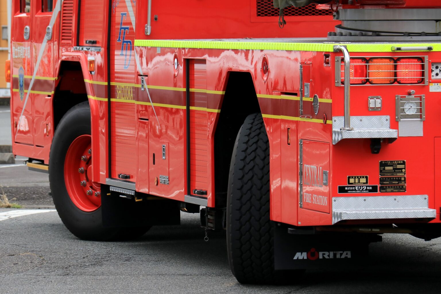 【CR-01】究極の走破性！TAMIYA CR-01を4WS（4輪操舵）化してみた